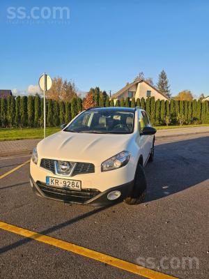 White Nissan Qashqai 2013 in Riga, with an engine capacity of 1.60 L and mileage of 203 thousand km for 4600 €, photo  on AUTOMOTO.COM.LV