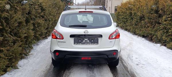 White Nissan Qashqai 2013 in Kaunas, with an engine capacity of 1.46 L and mileage of 255 thousand km for 5450 €, photo 7 on AUTOMOTO.COM.LV