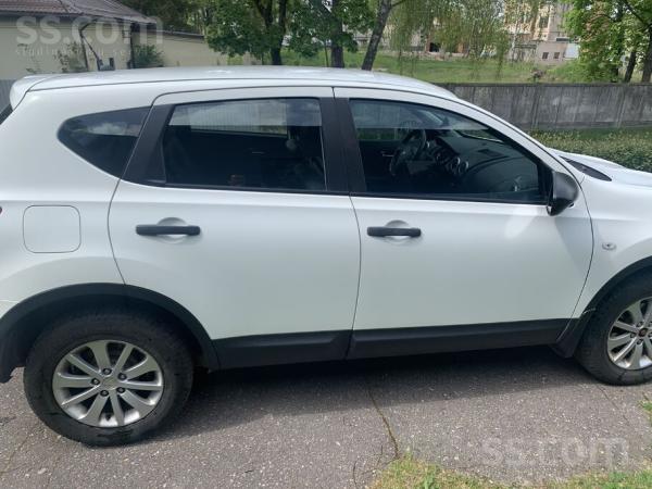 Balts Nissan Qashqai 2013 Rīga, ar dzinēja tilpumu 1.60 L un nobraukumu 203 tūkst. km par 5900 €, foto 2 vietnē AUTOMOTO.COM.LV