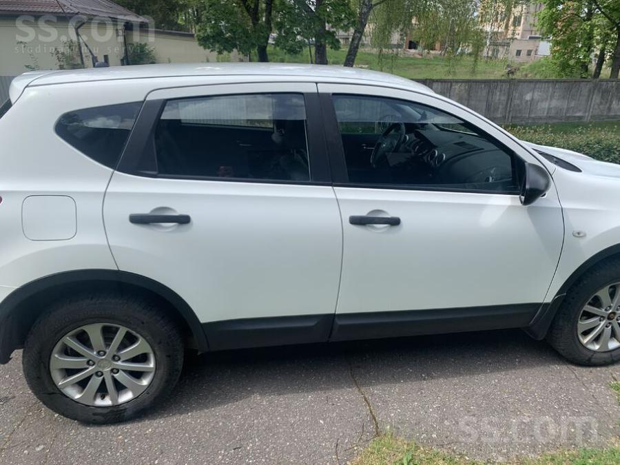 Balts Nissan Qashqai 2013 Rīga, ar dzinēja tilpumu 1.60 L un nobraukumu 203 tūkst. km par 5900 €, foto 3 vietnē AUTOMOTO.COM.LV