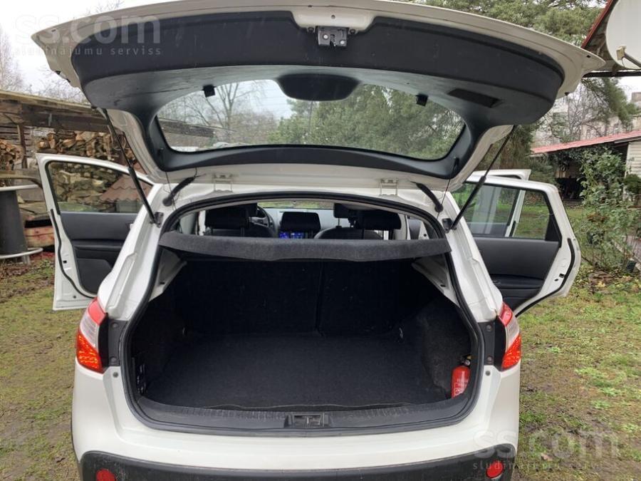 Balts Nissan Qashqai 2013 Rīga, ar dzinēja tilpumu 1.60 L un nobraukumu 203 tūkst. km par 5900 €, foto 24 vietnē AUTOMOTO.COM.LV