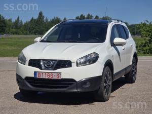 White Nissan Qashqai 2013 in Liepaja, with an engine capacity of 1.60 L and mileage of 308 thousand km for 4950 €, photo  on AUTOMOTO.COM.LV