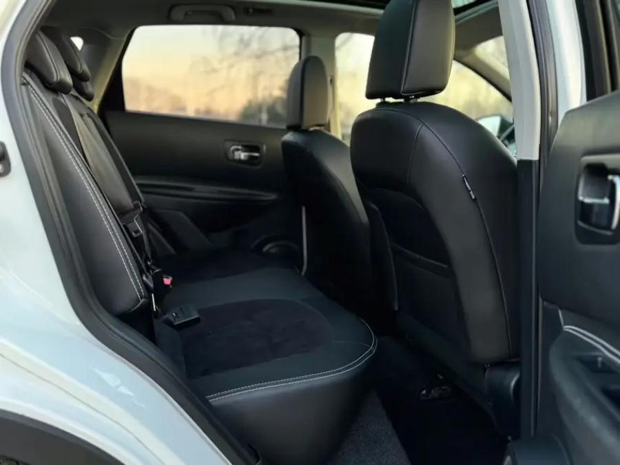 White Nissan Qashqai 2013 in Jelgava, with an engine capacity of 1.60 L and mileage of 242 thousand km for 6450 €, photo 7 on AUTOMOTO.COM.LV