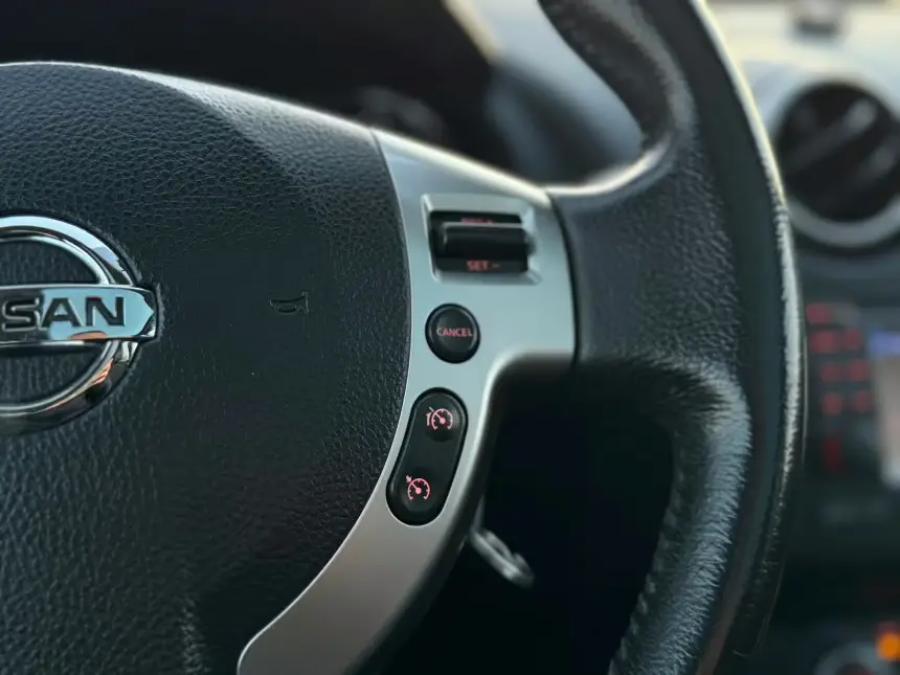 White Nissan Qashqai 2013 in Jelgava, with an engine capacity of 1.60 L and mileage of 242 thousand km for 6450 €, photo 12 on AUTOMOTO.COM.LV