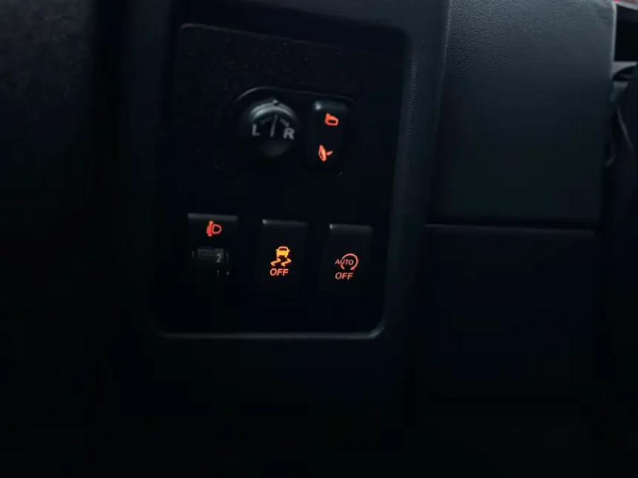 White Nissan Qashqai 2013 in Jelgava, with an engine capacity of 1.60 L and mileage of 242 thousand km for 6450 €, photo 14 on AUTOMOTO.COM.LV