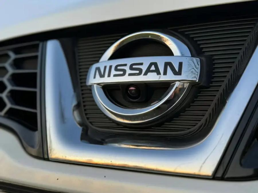 White Nissan Qashqai 2013 in Jelgava, with an engine capacity of 1.60 L and mileage of 242 thousand km for 6450 €, photo 19 on AUTOMOTO.COM.LV