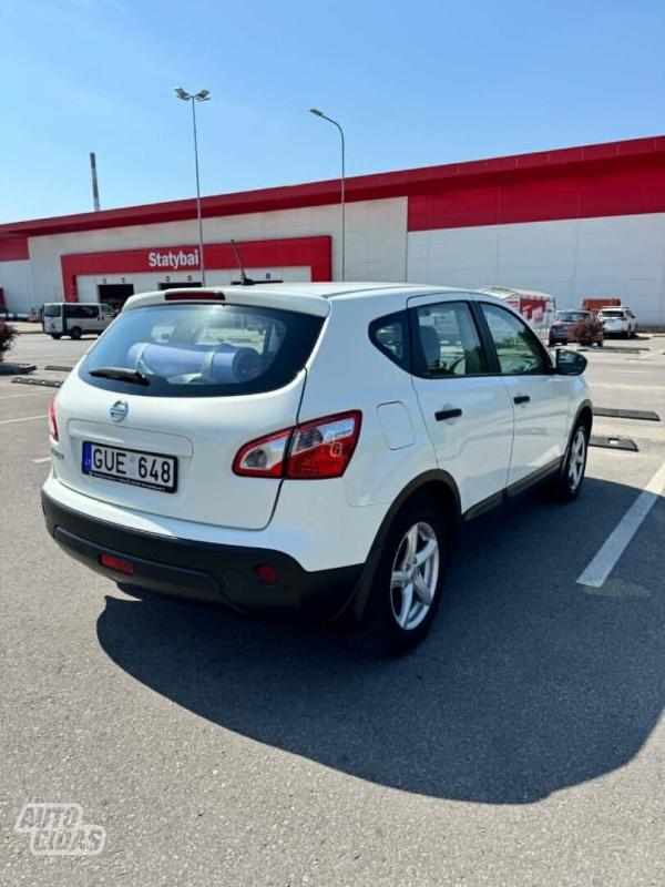 Balts Nissan Qashqai 2013 Viļņa, ar dzinēja tilpumu 1.60 L un nobraukumu 128 tūkst. km par 6000 €, foto 5 vietnē AUTOMOTO.COM.LV