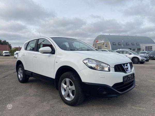 White Nissan Qashqai 2013 in Radviliskis, with an engine capacity of 1.46 L and mileage of 251 thousand km for 4850 €, photo 2 on AUTOMOTO.COM.LV