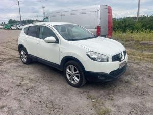 Balts Nissan Qashqai 2013 Panevēža, ar dzinēja tilpumu 1.60 L un nobraukumu 268 tūkst. km par 3900 €, foto  vietnē AUTOMOTO.COM.LV