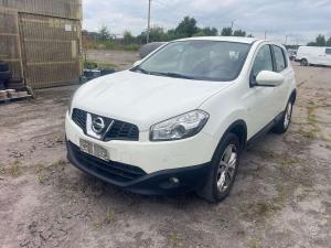 White Nissan Qashqai 2013 in Panevezys, with an engine capacity of 1.60 L and mileage of 268 thousand km for 3900 €, photo 6 on AUTOMOTO.COM.LV