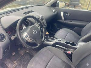 White Nissan Qashqai 2013 in Panevezys, with an engine capacity of 1.60 L and mileage of 268 thousand km for 3900 €, photo 7 on AUTOMOTO.COM.LV