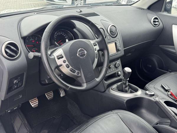 White Nissan Qashqai 2013 in Taurage, with an engine capacity of 1.60 L and mileage of 232 thousand km for 5400 €, photo 7 on AUTOMOTO.COM.LV