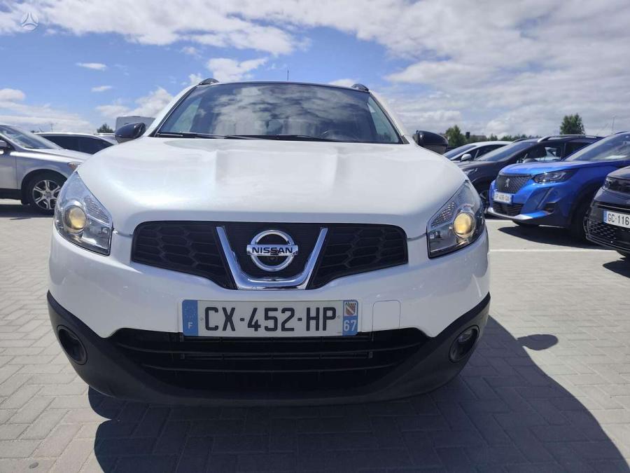 Белый Ниссан Кашкай 2013 в Таураге, объемом двигателя 1.60 л и пробегом 281 тыс. км за 3900 €, фото 4 на AUTOMOTO.COM.LV