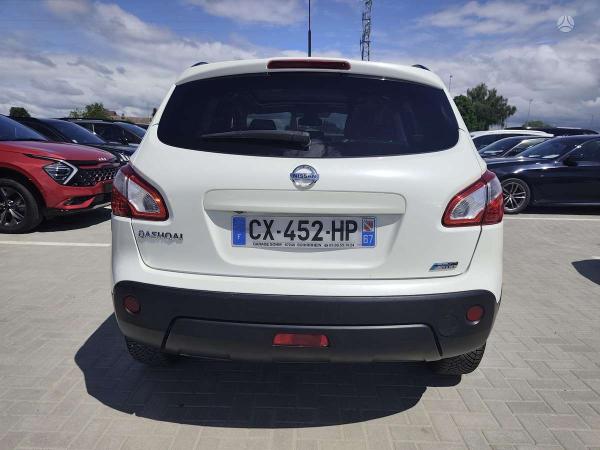 Balts Nissan Qashqai 2013 Tauragė, ar dzinēja tilpumu 1.60 L un nobraukumu 281 tūkst. km par 3900 €, foto 6 vietnē AUTOMOTO.COM.LV