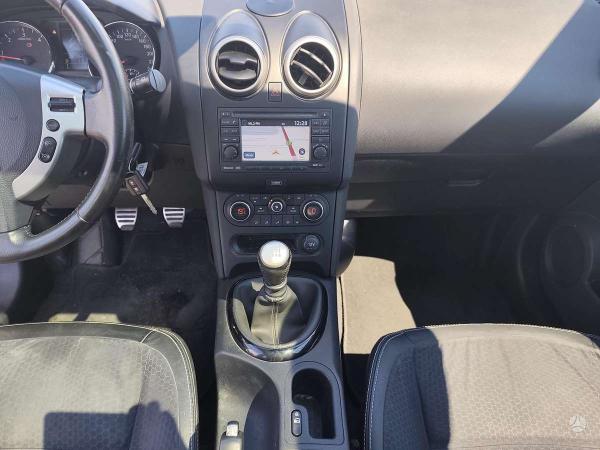Balts Nissan Qashqai 2013 Tauragė, ar dzinēja tilpumu 1.60 L un nobraukumu 281 tūkst. km par 3900 €, foto 9 vietnē AUTOMOTO.COM.LV