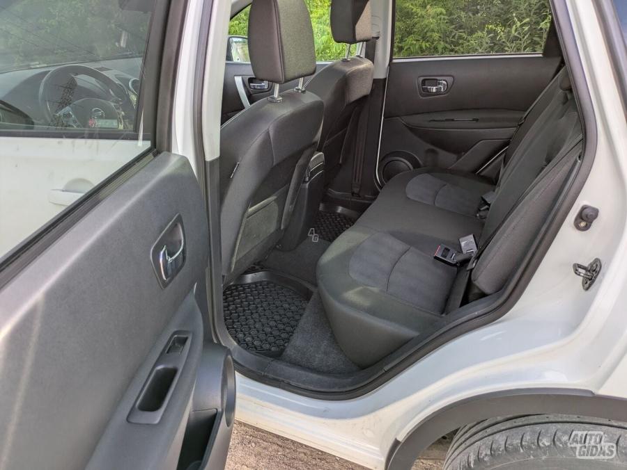 Balts Nissan Qashqai 2013 Marijampole, ar dzinēja tilpumu 1.60 L un nobraukumu 171 tūkst. km par 4800 €, foto 9 vietnē AUTOMOTO.COM.LV