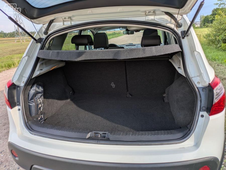 Balts Nissan Qashqai 2013 Marijampole, ar dzinēja tilpumu 1.60 L un nobraukumu 171 tūkst. km par 4800 €, foto 12 vietnē AUTOMOTO.COM.LV