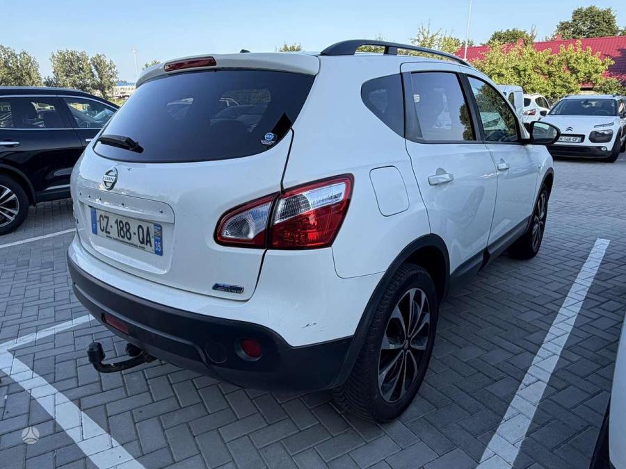 Balts Nissan Qashqai 2013 Tauragė, ar dzinēja tilpumu 1.60 L un nobraukumu 320 tūkst. km par 4450 €, foto 7 vietnē AUTOMOTO.COM.LV