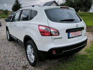 White Nissan Qashqai 2013 in Trakai, with an engine capacity of 1.60 L and mileage of 290 thousand km for 4540 €, photo 9 on AUTOMOTO.COM.LV