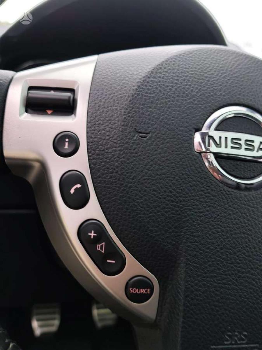 White Nissan Qashqai 2013 in Trakai, with an engine capacity of 1.60 L and mileage of 290 thousand km for 4540 €, photo 16 on AUTOMOTO.COM.LV