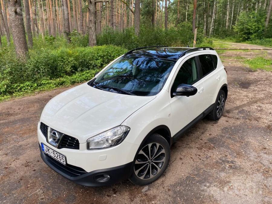 White Nissan Qashqai 2013 in Riga, with an engine capacity of 1.60 L and mileage of 125 thousand km for 7500 €, photo 1 on AUTOMOTO.COM.LV