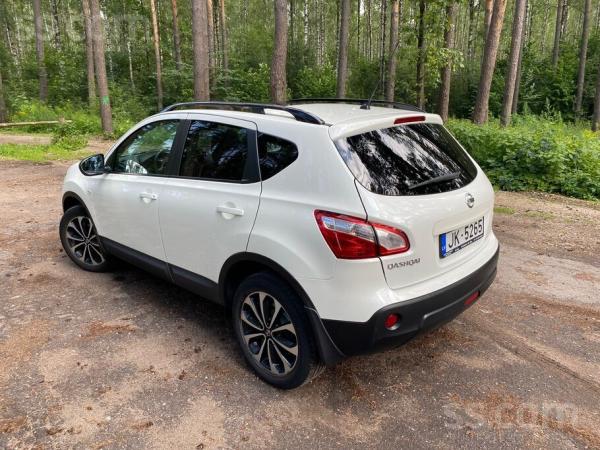 Balts Nissan Qashqai 2013 Rīga, ar dzinēja tilpumu 1.60 L un nobraukumu 125 tūkst. km par 7500 €, foto 4 vietnē AUTOMOTO.COM.LV