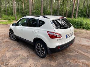 White Nissan Qashqai 2013 in Riga, with an engine capacity of 1.60 L and mileage of 125 thousand km for 7500 €, photo 5 on AUTOMOTO.COM.LV
