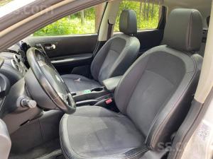 White Nissan Qashqai 2013 in Riga, with an engine capacity of 1.60 L and mileage of 125 thousand km for 7500 €, photo 7 on AUTOMOTO.COM.LV