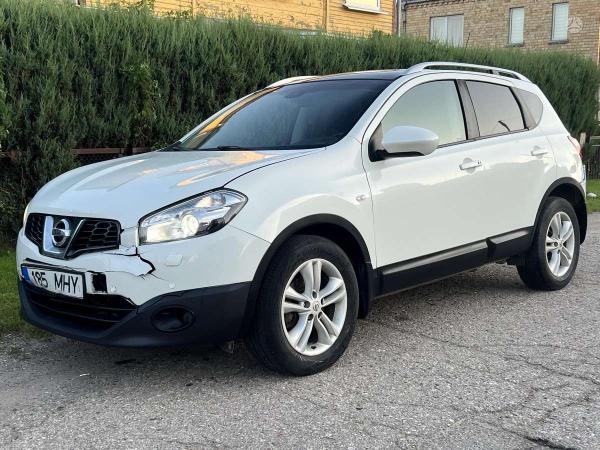 Balts Nissan Qashqai 2013 Panevēža, ar dzinēja tilpumu 2.00 L un nobraukumu 193 tūkst. km par 3550 €, foto 1 vietnē AUTOMOTO.COM.LV
