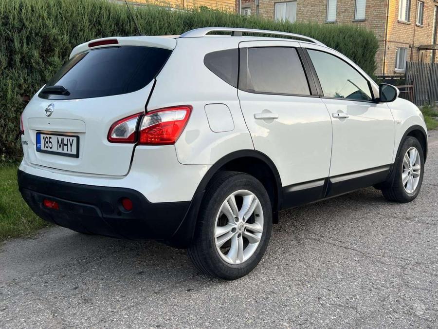 Balts Nissan Qashqai 2013 Panevēža, ar dzinēja tilpumu 2.00 L un nobraukumu 193 tūkst. km par 3550 €, foto 3 vietnē AUTOMOTO.COM.LV