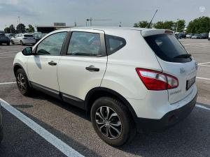 Balts Nissan Qashqai 2013 Panevēža, ar dzinēja tilpumu 1.60 L un nobraukumu 234 tūkst. km par 3800 €, foto 4 vietnē AUTOMOTO.COM.LV
