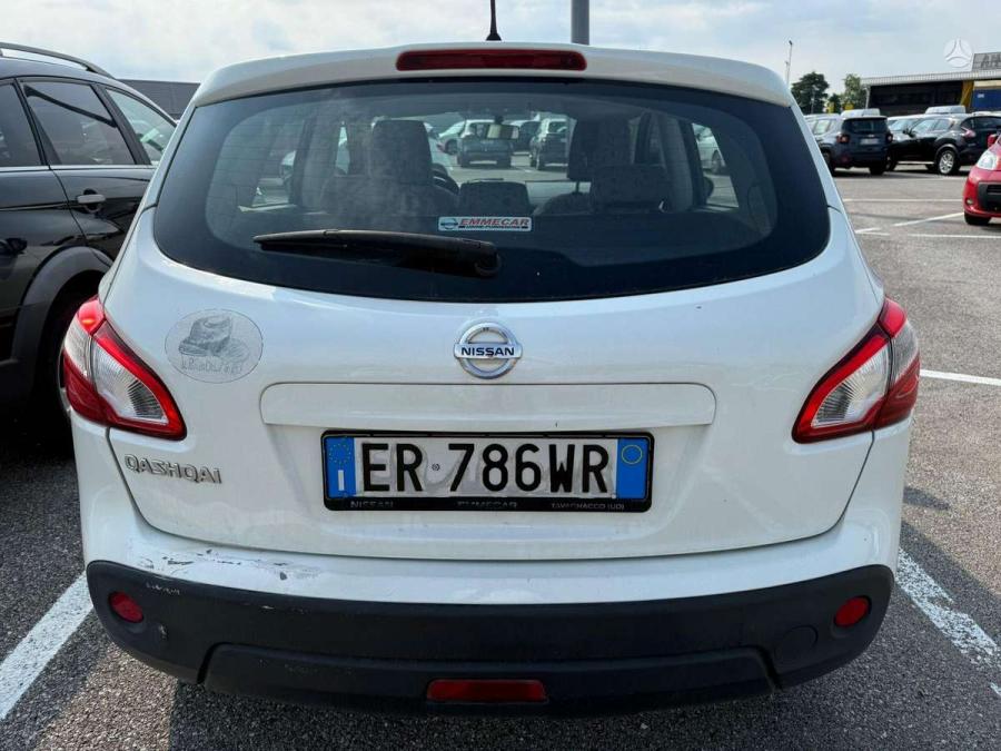 Balts Nissan Qashqai 2013 Panevēža, ar dzinēja tilpumu 1.60 L un nobraukumu 234 tūkst. km par 3800 €, foto 5 vietnē AUTOMOTO.COM.LV