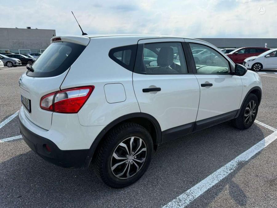Balts Nissan Qashqai 2013 Panevēža, ar dzinēja tilpumu 1.60 L un nobraukumu 234 tūkst. km par 3800 €, foto 6 vietnē AUTOMOTO.COM.LV