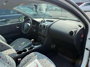 Balts Nissan Qashqai 2013 Panevēža, ar dzinēja tilpumu 1.60 L un nobraukumu 234 tūkst. km par 3800 €, foto 10 vietnē AUTOMOTO.COM.LV