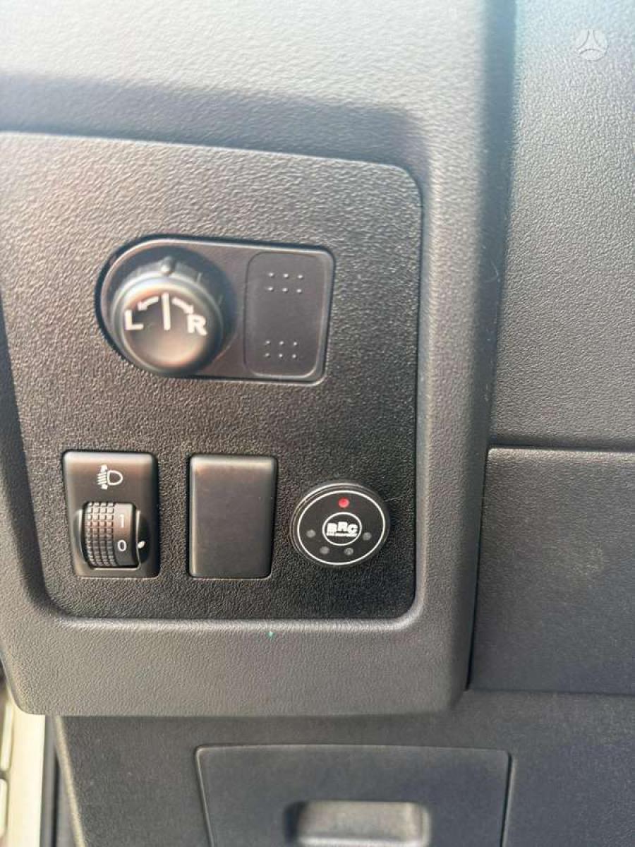 Balts Nissan Qashqai 2013 Panevēža, ar dzinēja tilpumu 1.60 L un nobraukumu 234 tūkst. km par 3800 €, foto 14 vietnē AUTOMOTO.COM.LV