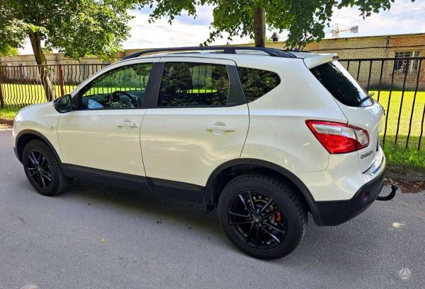 Balts Nissan Qashqai 2013 Klaipėda, ar dzinēja tilpumu 1.60 L un nobraukumu 236 tūkst. km par 5899 €, foto 4 vietnē AUTOMOTO.COM.LV