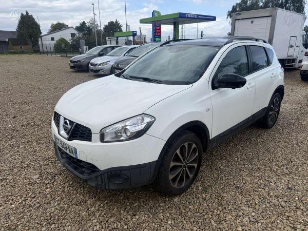 Balts Nissan Qashqai 2013 Tauragė, ar dzinēja tilpumu 1.60 L un nobraukumu 200 tūkst. km par 3900 €, foto 1 vietnē AUTOMOTO.COM.LV