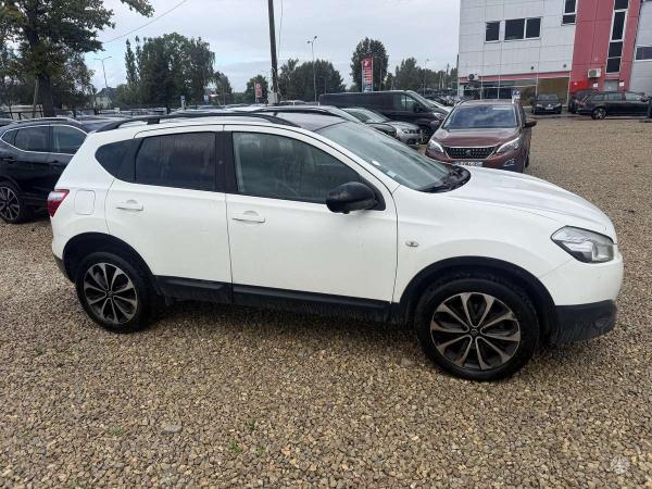 Balts Nissan Qashqai 2013 Tauragė, ar dzinēja tilpumu 1.60 L un nobraukumu 200 tūkst. km par 3900 €, foto 5 vietnē AUTOMOTO.COM.LV