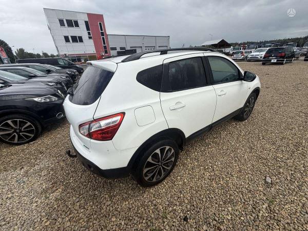 Balts Nissan Qashqai 2013 Tauragė, ar dzinēja tilpumu 1.60 L un nobraukumu 200 tūkst. km par 3900 €, foto 6 vietnē AUTOMOTO.COM.LV