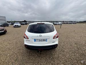 White Nissan Qashqai 2013 in Taurage, with an engine capacity of 1.60 L and mileage of 200 thousand km for 3900 €, photo 7 on AUTOMOTO.COM.LV