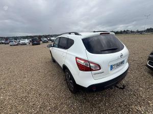 White Nissan Qashqai 2013 in Taurage, with an engine capacity of 1.60 L and mileage of 200 thousand km for 3900 €, photo 8 on AUTOMOTO.COM.LV