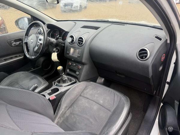 Balts Nissan Qashqai 2013 Tauragė, ar dzinēja tilpumu 1.60 L un nobraukumu 200 tūkst. km par 3900 €, foto 10 vietnē AUTOMOTO.COM.LV