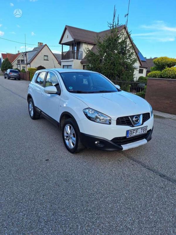 Nissan Qashqai 2013 in Marijampole on AUTOMOTO.COM.LV White Nissan Qashqai 2013 in Marijampole, with an engine capacity of 1.60 L and mileage of 100 thousand km for 5800 €, photo 4 on AUTOMOTO.COM.LV