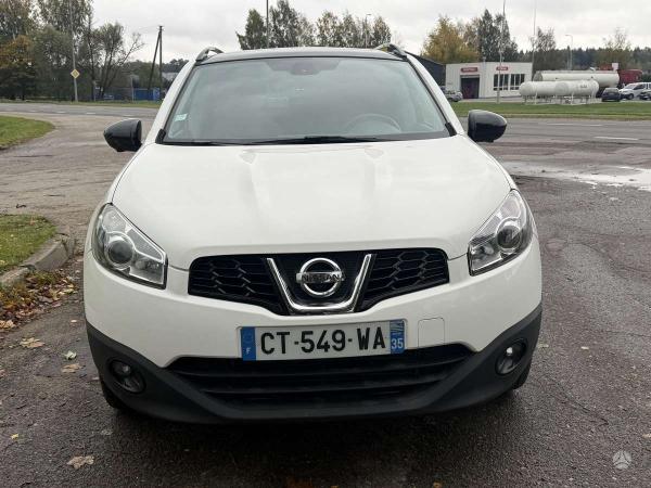 White Nissan Qashqai 2013 in Taurage, with an engine capacity of 1.60 L and mileage of 190 thousand km for 4200 €, photo 5 on AUTOMOTO.COM.LV
