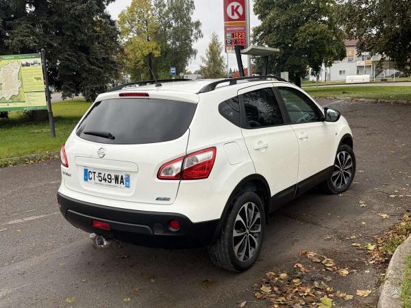 White Nissan Qashqai 2013 in Taurage, with an engine capacity of 1.60 L and mileage of 190 thousand km for 4200 €, photo 8 on AUTOMOTO.COM.LV