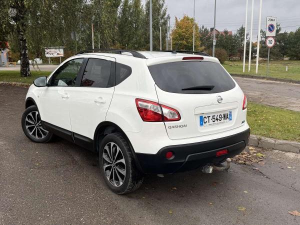 White Nissan Qashqai 2013 in Taurage, with an engine capacity of 1.60 L and mileage of 190 thousand km for 4200 €, photo 10 on AUTOMOTO.COM.LV