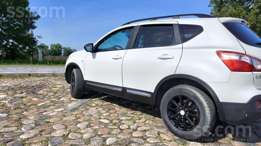 Balts Nissan Qashqai 2014 Daugavpils, ar dzinēja tilpumu 1.50 L un nobraukumu 195 tūkst. km par 21990 €, foto 3 vietnē AUTOMOTO.COM.LV