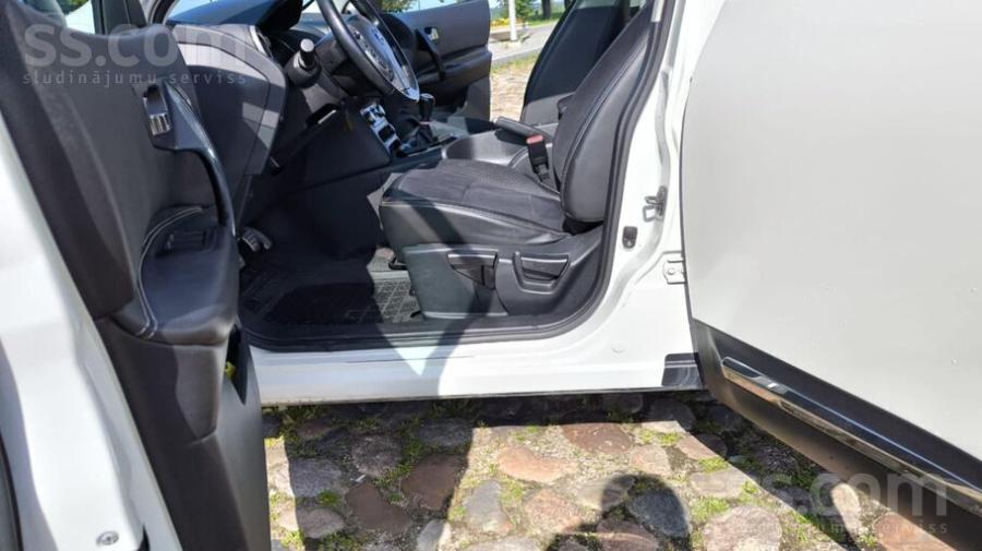 Balts Nissan Qashqai 2014 Daugavpils, ar dzinēja tilpumu 1.50 L un nobraukumu 195 tūkst. km par 21990 €, foto 4 vietnē AUTOMOTO.COM.LV
