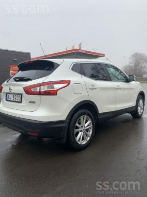 Balts Nissan Qashqai 2014 Ogre, ar dzinēja tilpumu 1.60 L un nobraukumu 172 tūkst. km par 8200 €, foto 3 vietnē AUTOMOTO.COM.LV