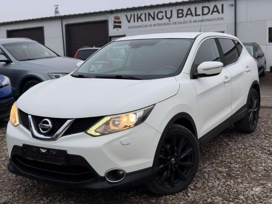 White Nissan Qashqai 2014 in Utena, with an engine capacity of 1.46 L and mileage of 290 thousand km for 6390 €, photo 3 on AUTOMOTO.COM.LV